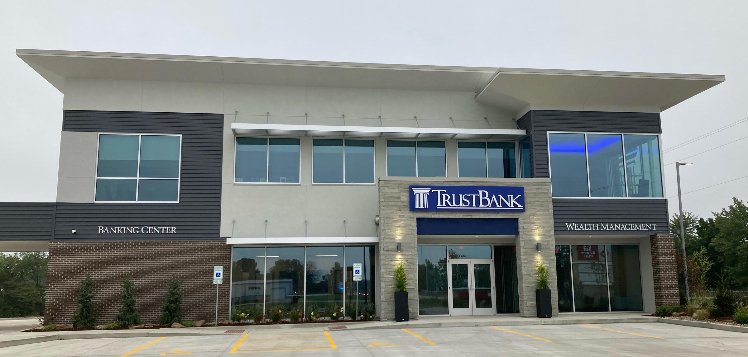 Olney, IL - Richland Co Mall | TrustBank | Illinois & Arizona Banking ...